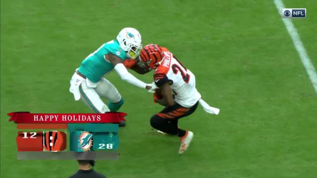 Darius Phillips wins 50-50 pass vs. DeVante Parker for jump-ball INT