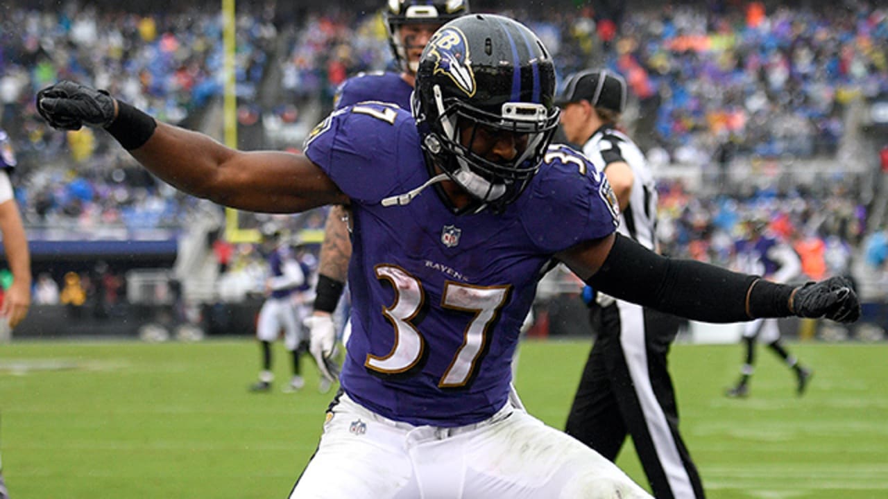 Allen shows off dance moves after second TD