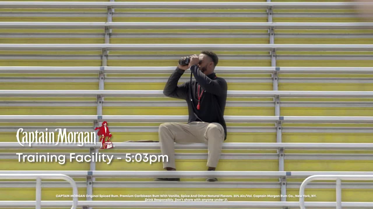 Victor Cruz encourages all NFL Fans to Vote for the Ultimate Fan of the ...