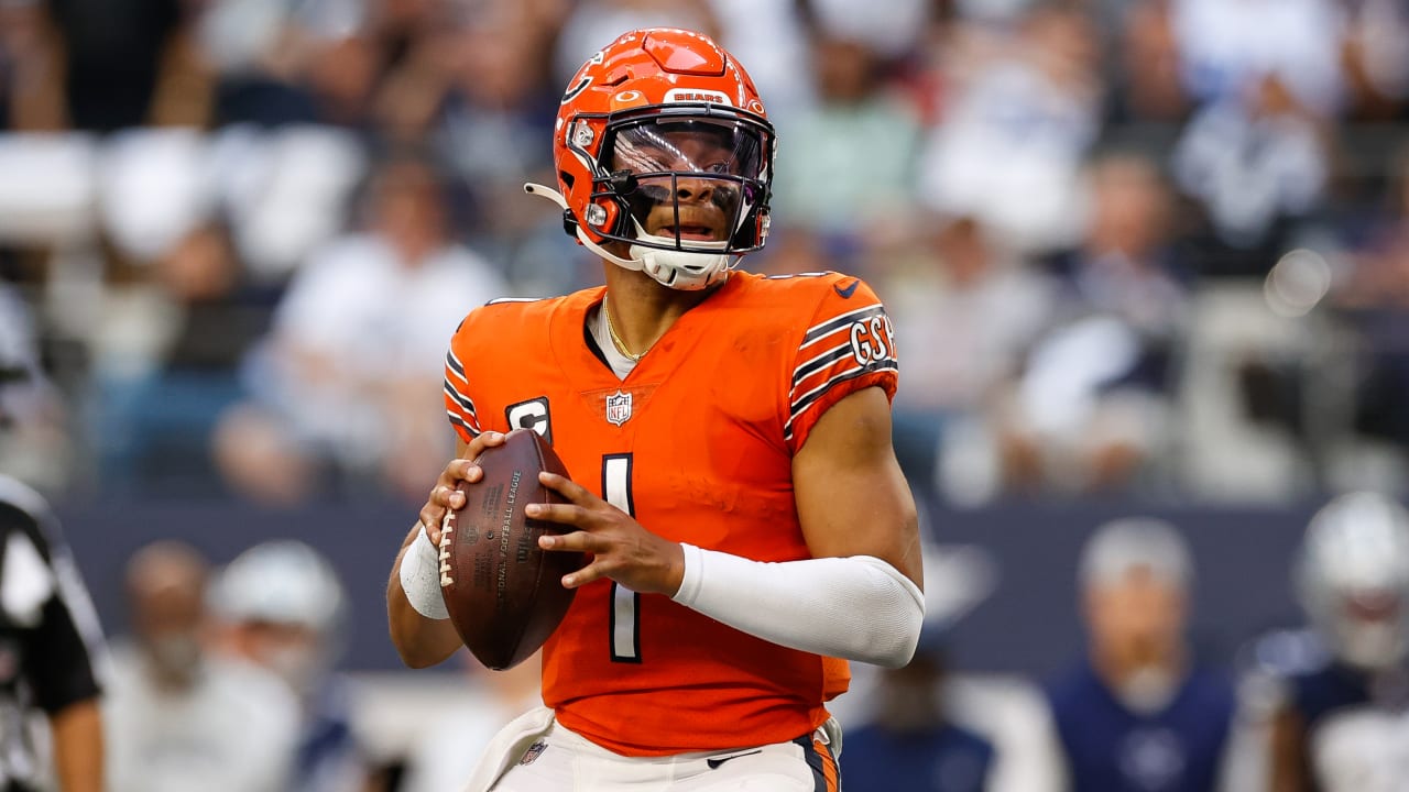 PFF's Mike Renner: I'm fully aboard Chicago Bears quarterback Justin ...