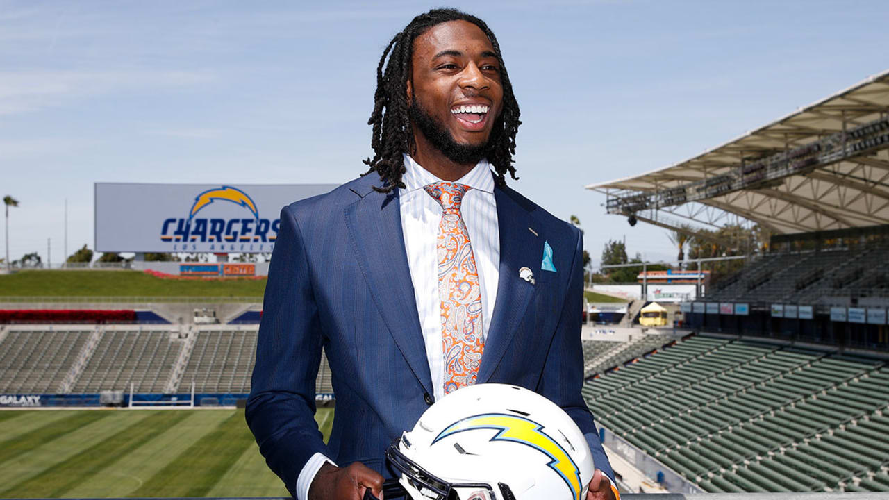 L.A. Chargers sign first-round pick Mike Williams
