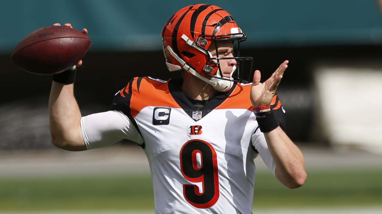 Cincinnati Bengals quarterback Joe Burrow connects with wide receiver ...