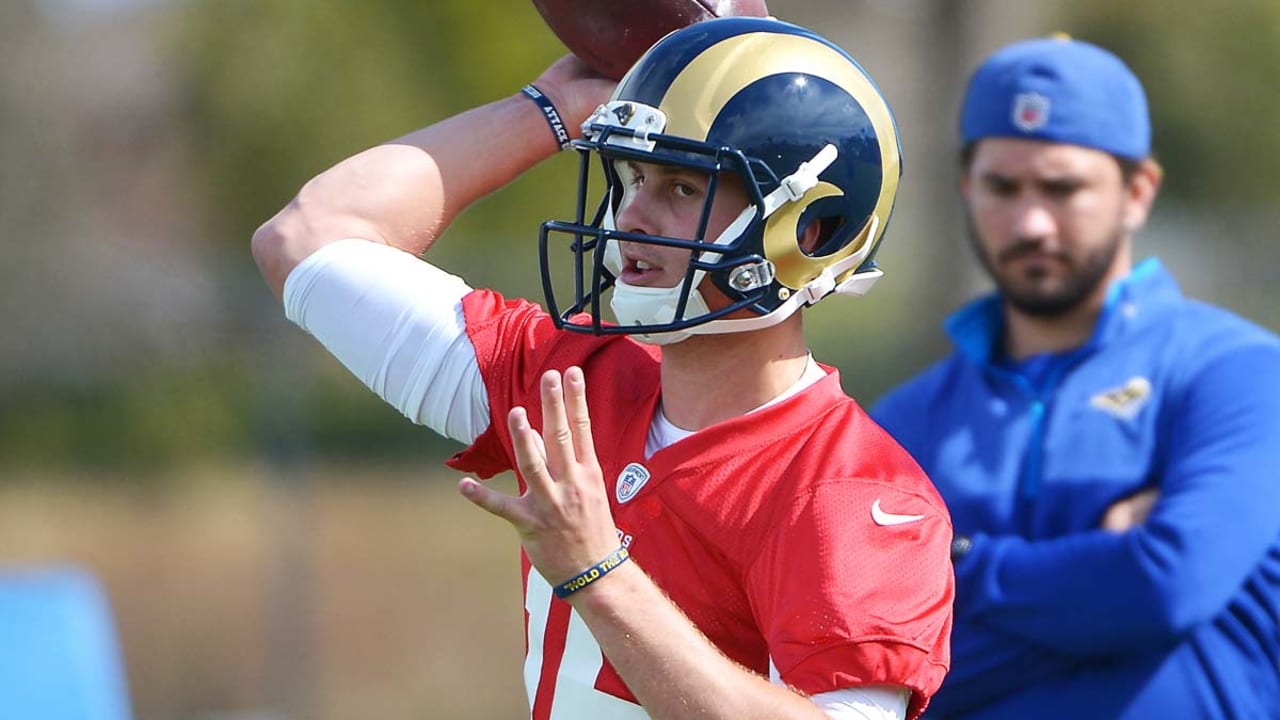 Jared Goff signs rookie deal with Los Angeles Rams