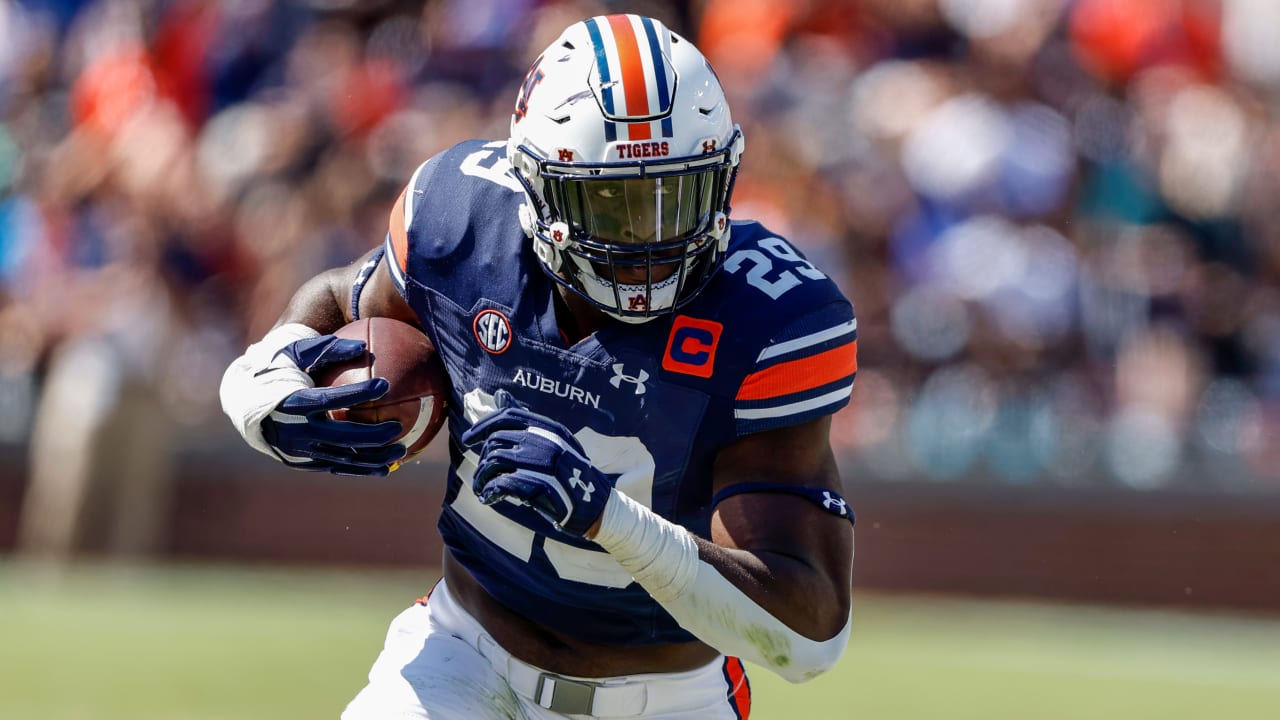 Breaking down Auburn Tigers EDGE rusher Derick Hall's college ...