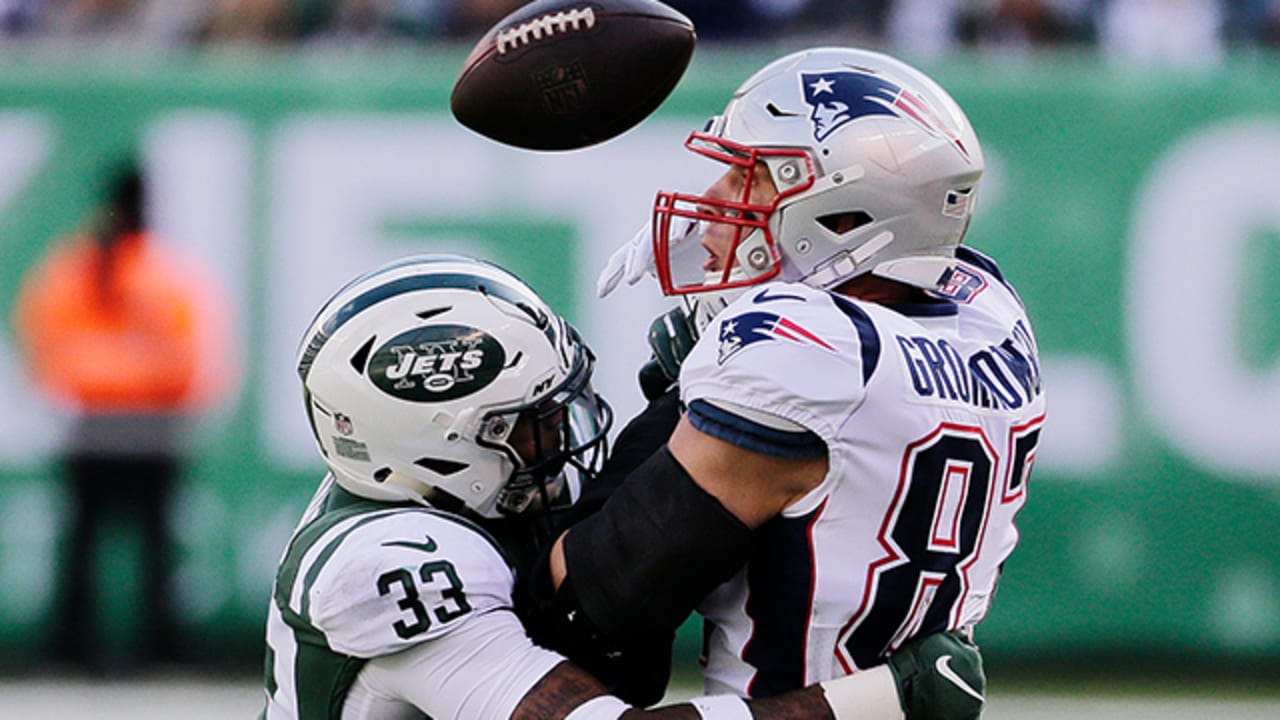 Jamal Adams pops ball out of Gronk's hands