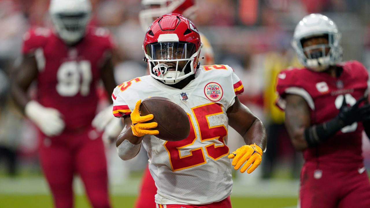 Kansas City Chiefs running back Clyde Edwards-Helaire lines up at ...