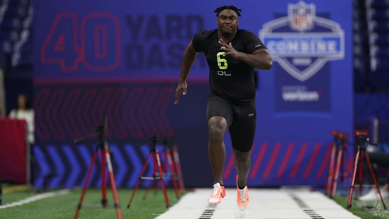 Offensive lineman Charles Cross runs official 4.95-second 40-yard dash ...