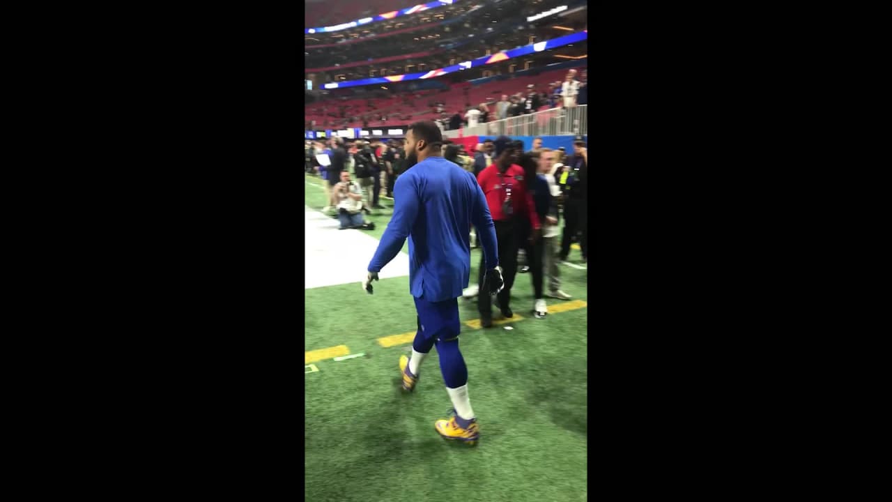 Los Angeles Rams defensive tackle Aaron Donald makes his way to the ...