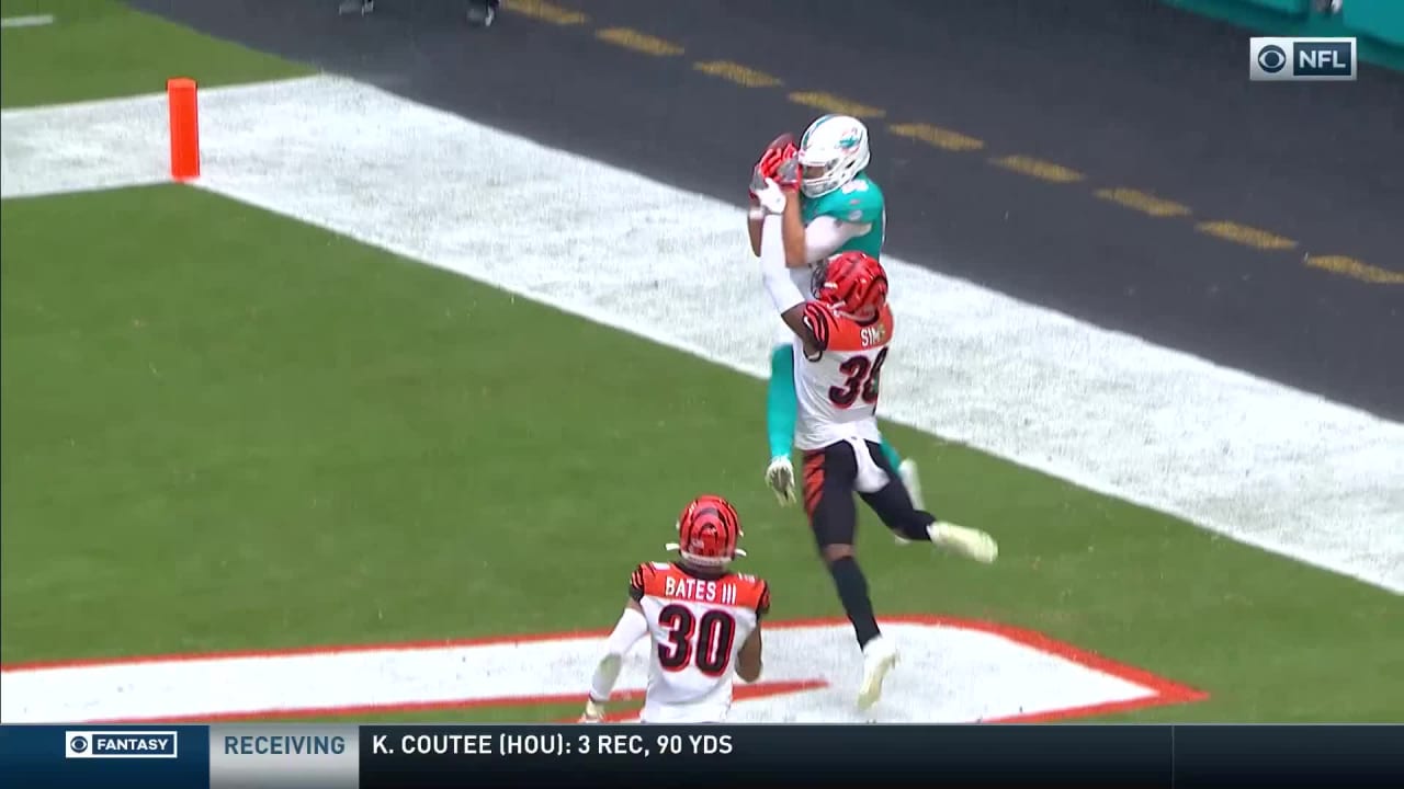 Miami Dolphins quarterback Tua Tagovailoa floats touchdown toss to ...