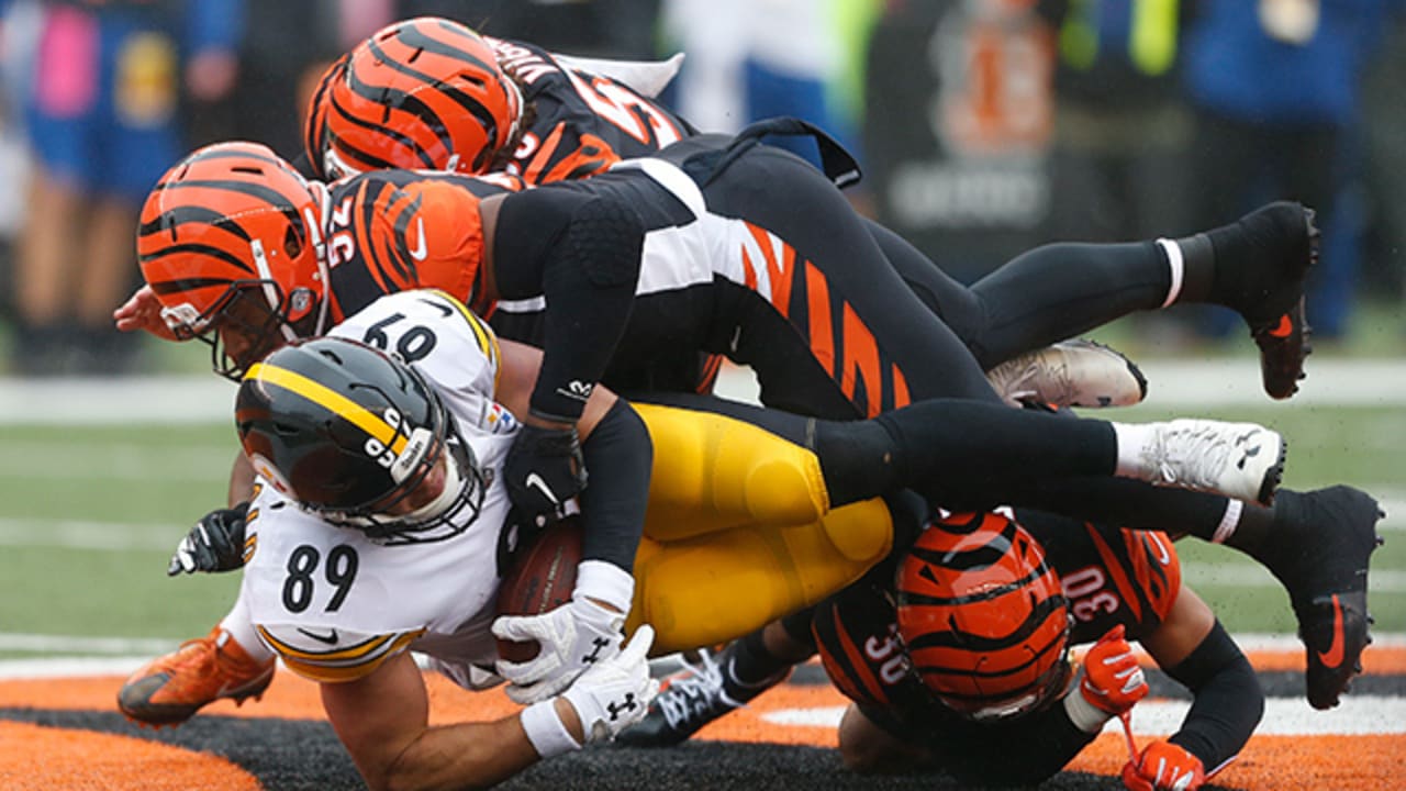 Vance McDonald sheds tackle after tackle for 26 yards