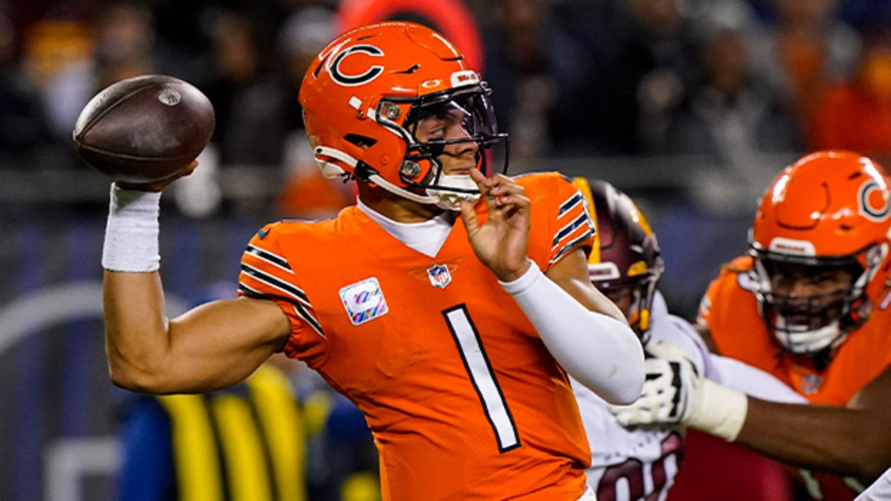 Chicago Bears quarterback Justin Fields shifts into second gear on explosive 39-yard scramble ...