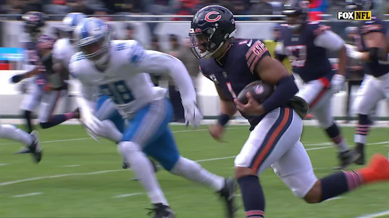 Chicago Bears quarterback Justin Fields opens game with 28-yard run