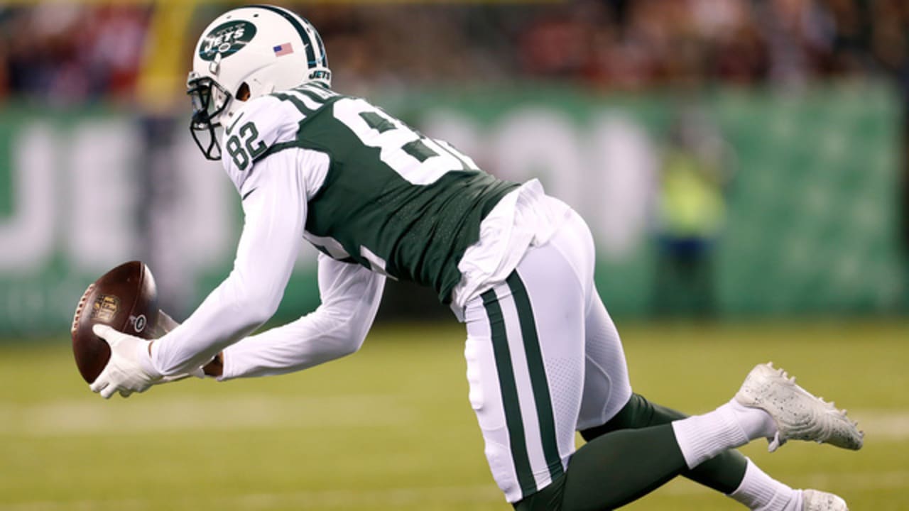 Rishard Matthews makes diving catch for third-down conversion