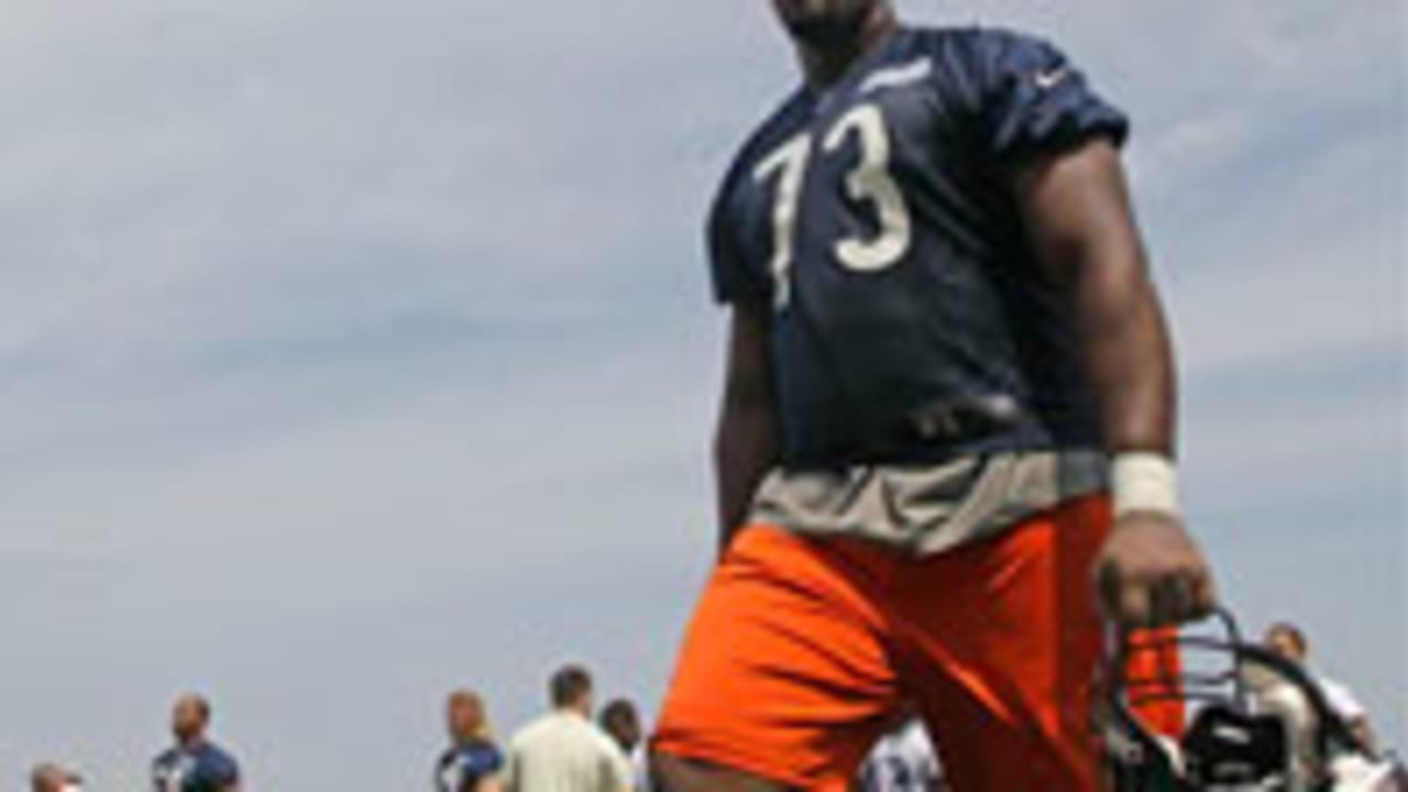 J'Marcus Webb wins Bears' left tackle competition