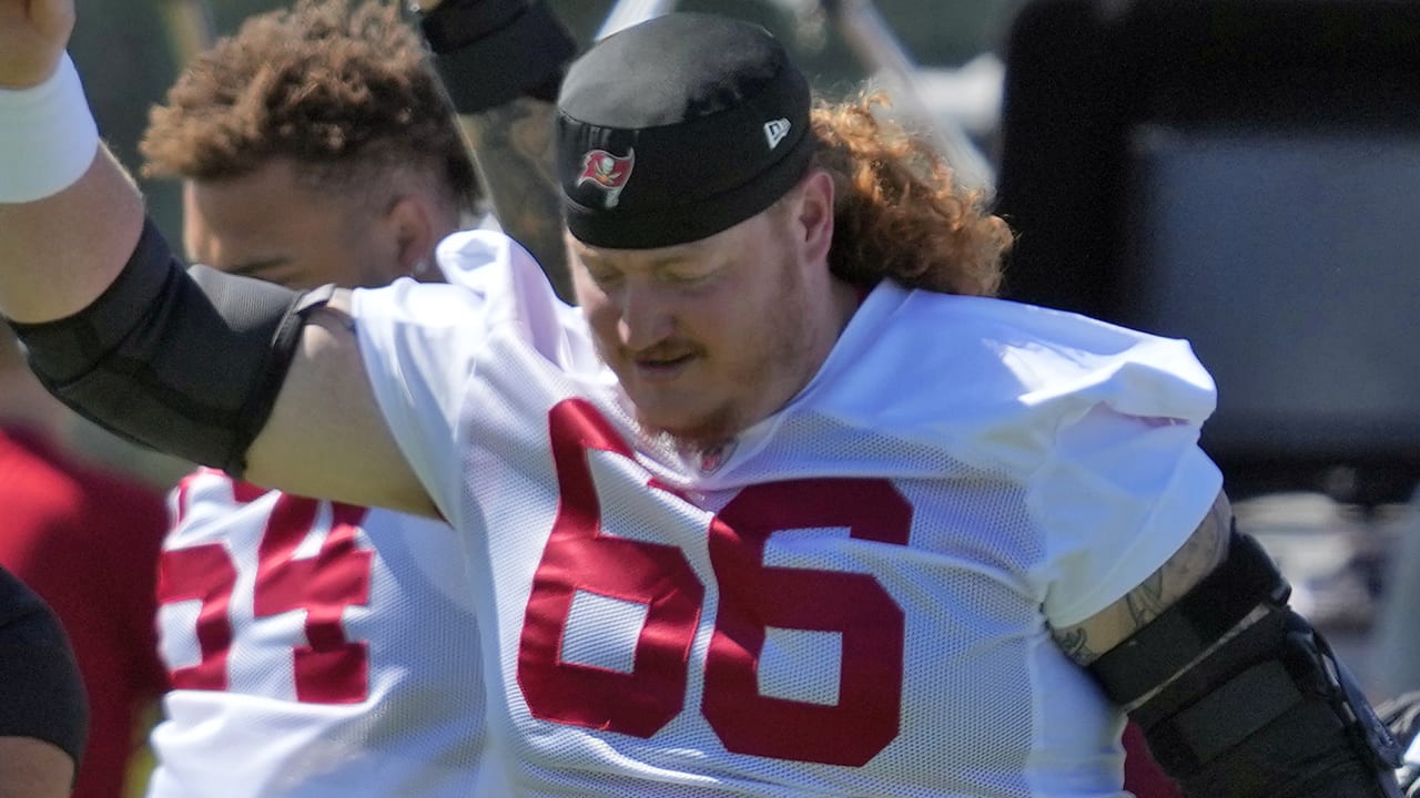 NFL Network's Mike Garafolo: Tampa Bay Buccaneers center Ryan Jensen carted off field with knee ...