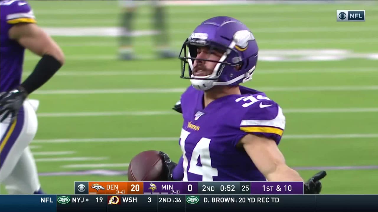 Andrew Sendejo jumps Brandon Allen's throw near goal line for INT