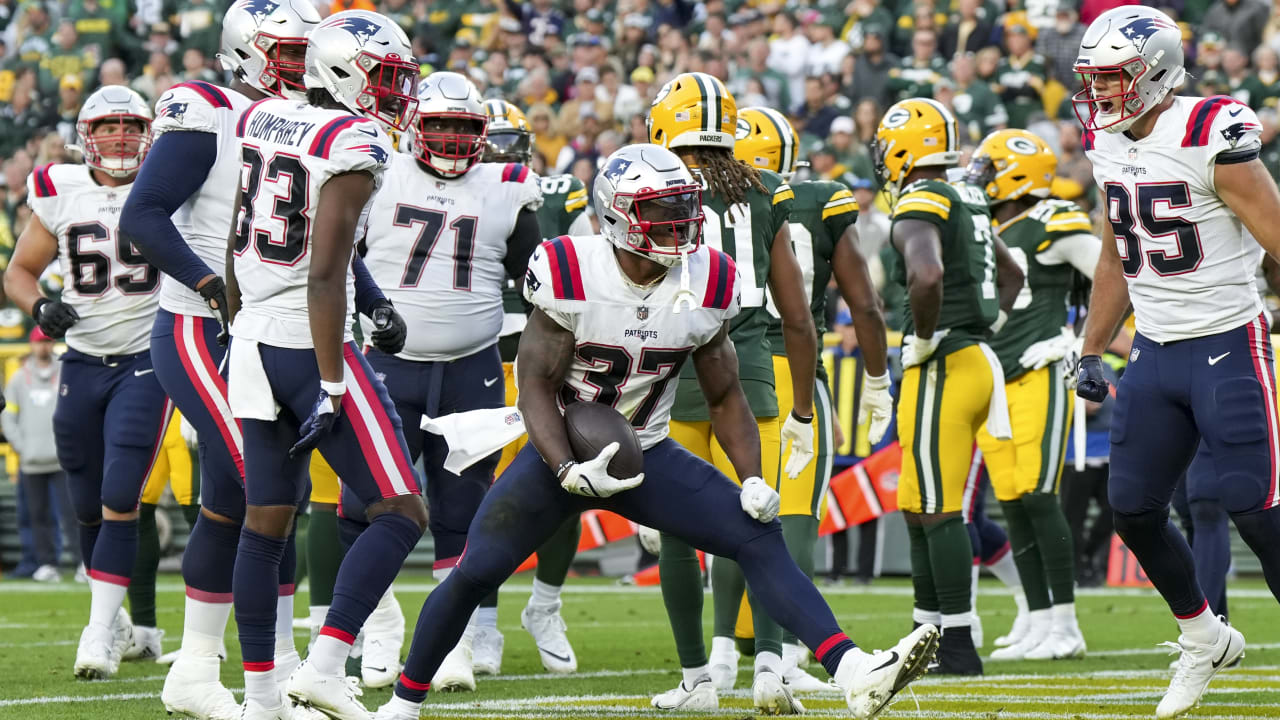 New England Patriots running back Damien Harris finds a cutback lane ...