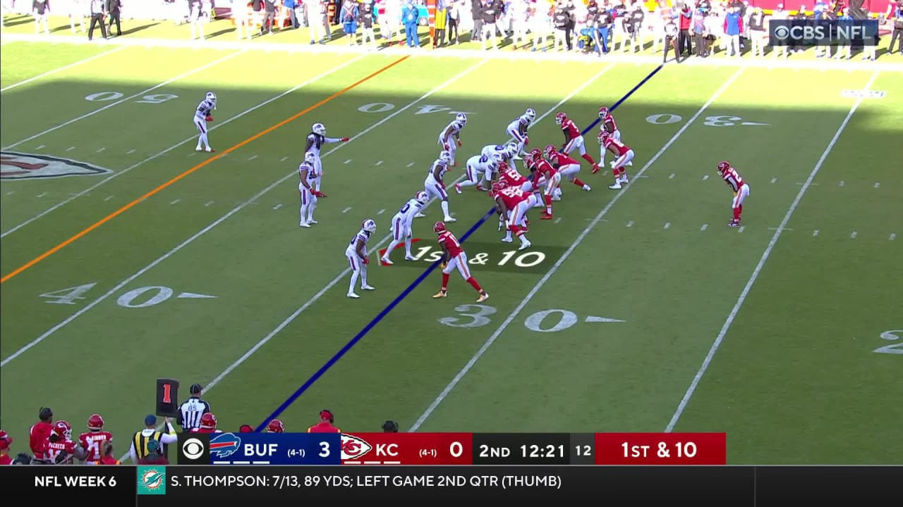 Kansas City Chiefs quarterback Patrick Mahomes high-points tight end ...