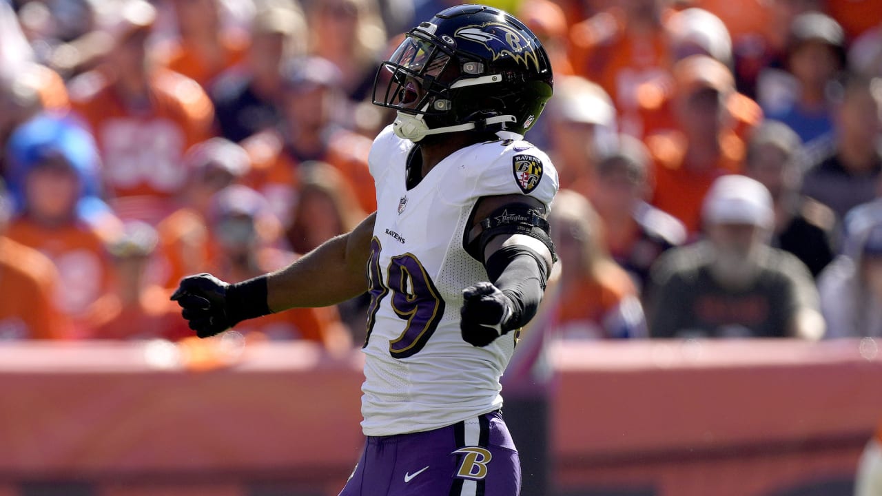 Baltimore Ravens linebacker Odafe Oweh is a blur off the edge for third ...
