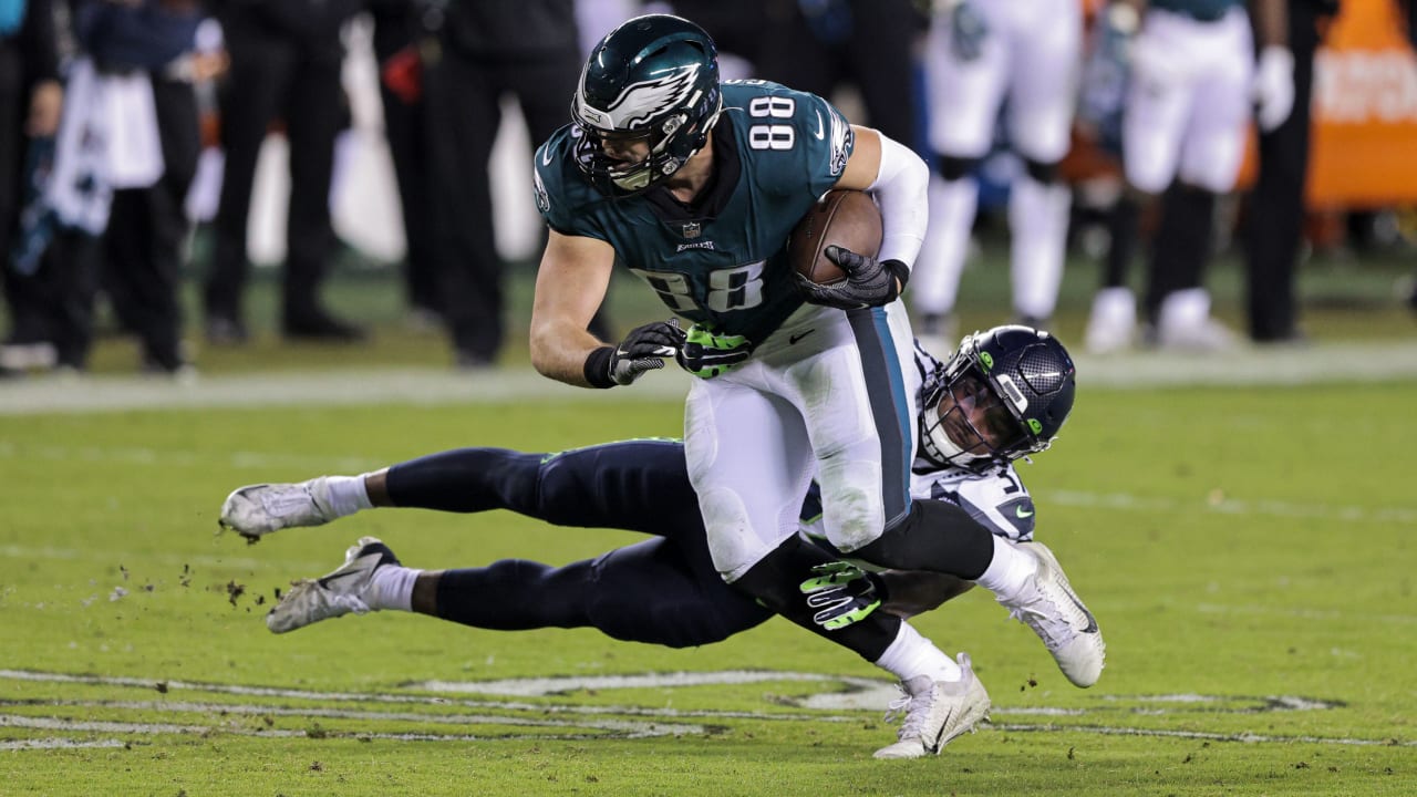 Philadelphia Eagles tight end Dallas Goedert slips Jamal Adams on 27 ...