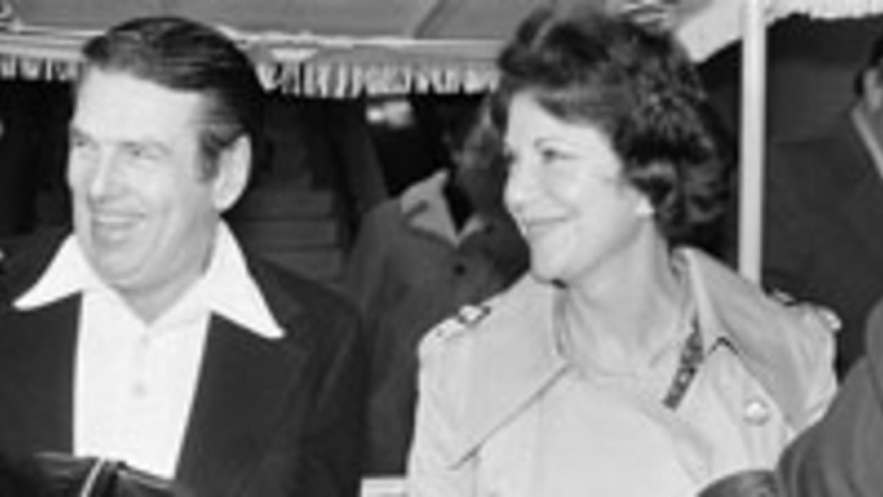 Etty Allen, widow of George Allen, dies at age 90