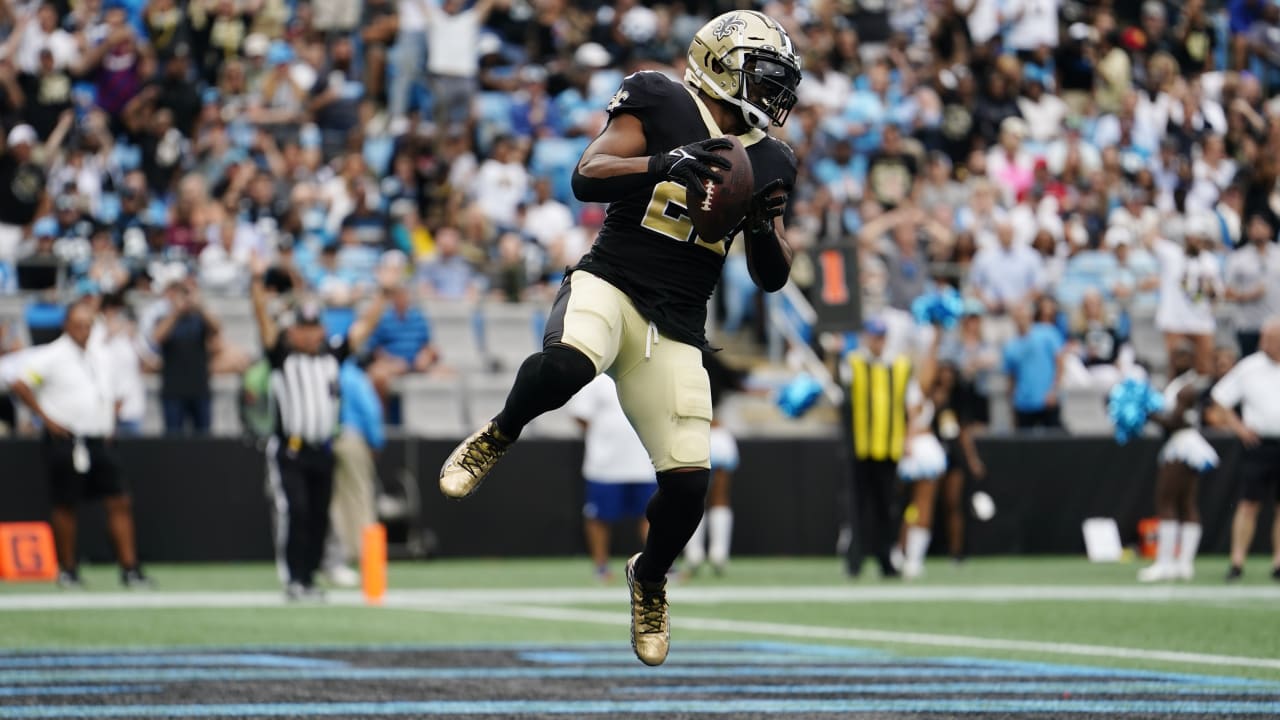 New Orleans Saints running back Mark Ingram clears path for 5-yard TD