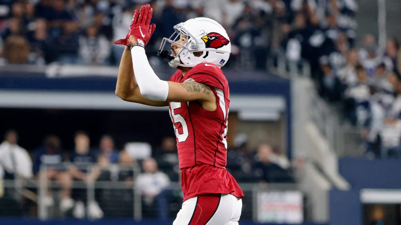 Arizona Cardinals quarterback Kyler Murray tosses it up for a quick ...