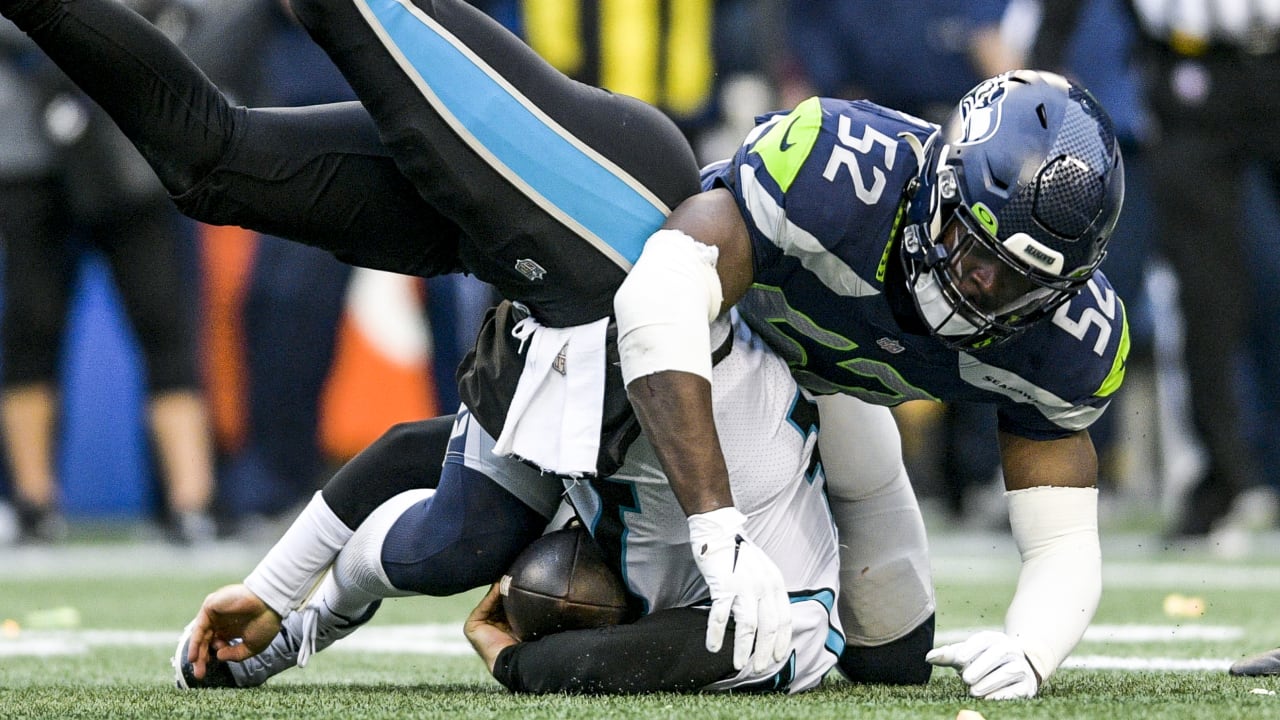 Seattle Seahawks linebacker Darrell Taylor chases Carolina Panthers ...