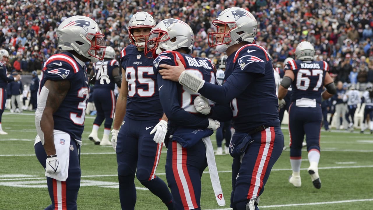 New England Patriots quarterback Mac Jones' accuracy is 100 on 4-yard ...