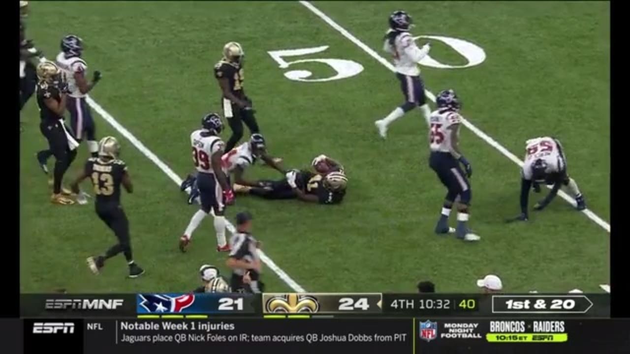 Alvin Kamara muscles through Texans' defenders on strong 28-yard run