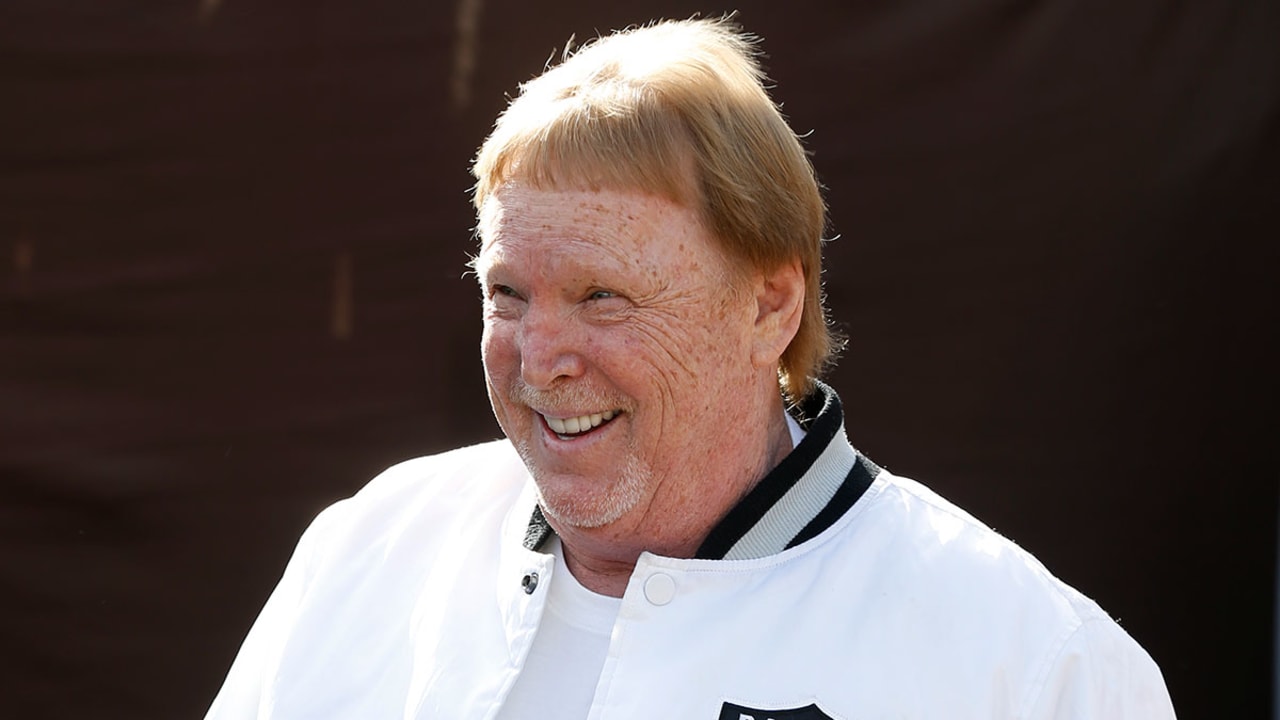 Mark Davis looks back before Raiders' final game in Oakland
