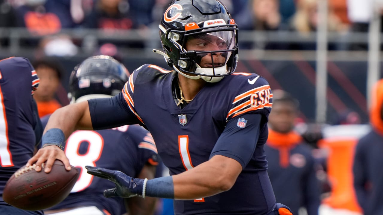 Chicago Bears quarterback Justin Fields' first TD pass since Week 6 is ...