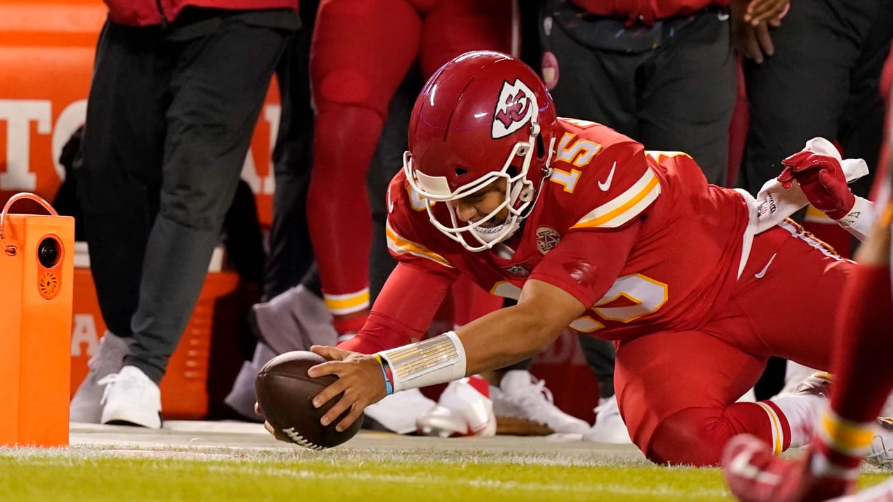 Kansas City Chiefs quarterback Patrick Mahomes dives at the sticks on a ...