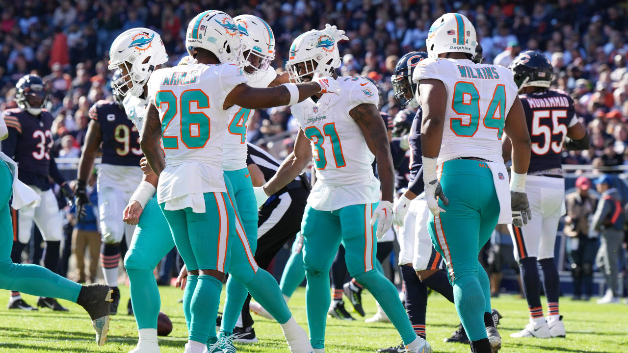Miami Dolphins running back Raheem Mostert's 1-yard TD plunge follows Chicago Bears' 32-yard ...