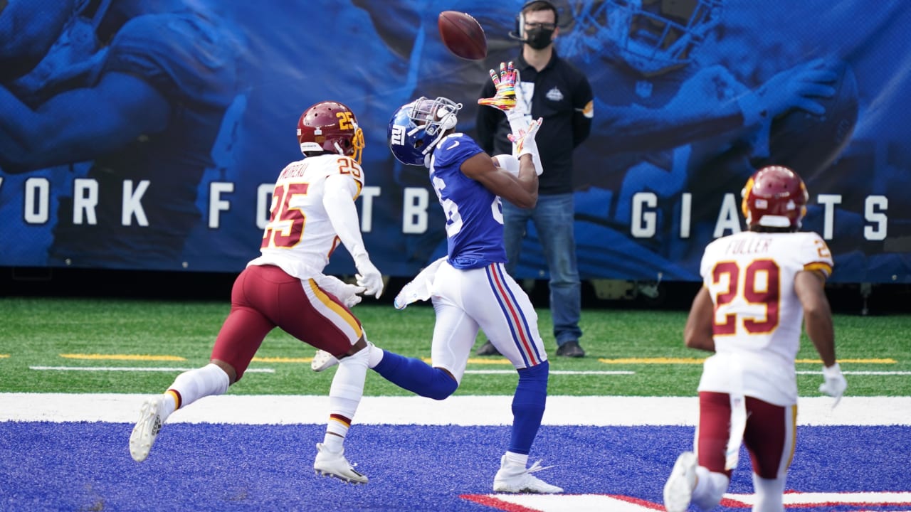 New York Giants quarterback Daniel Jones drops touchdown in the bucket ...