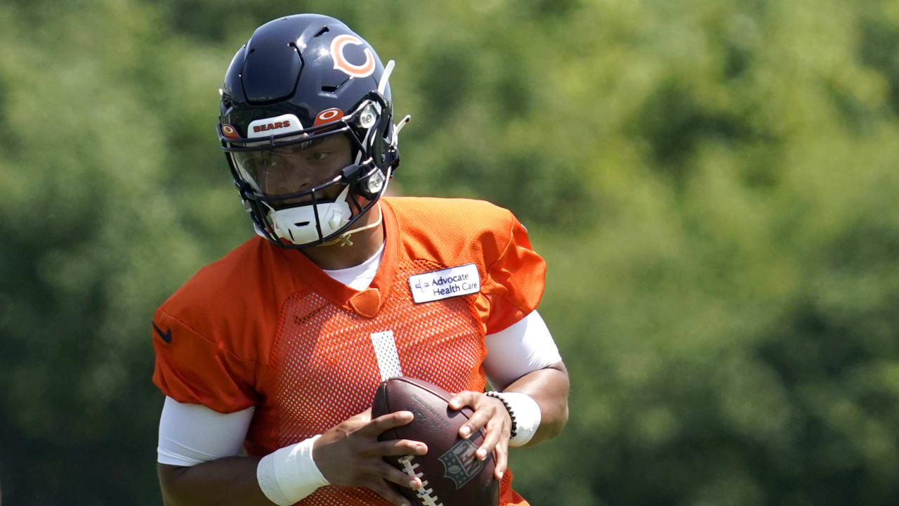 Justin Fields signs rookie contract with Bears; initial first-round QB ...