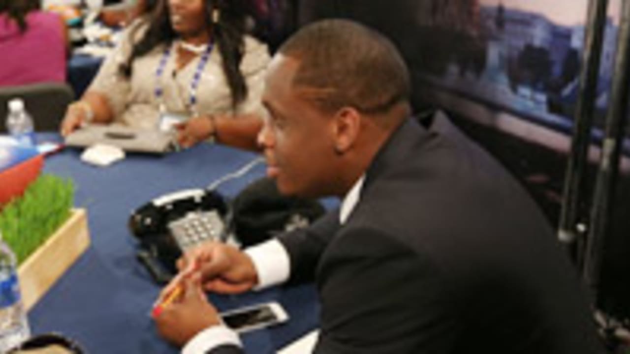 Geno Smith staying for second day of 2013 NFL Draft