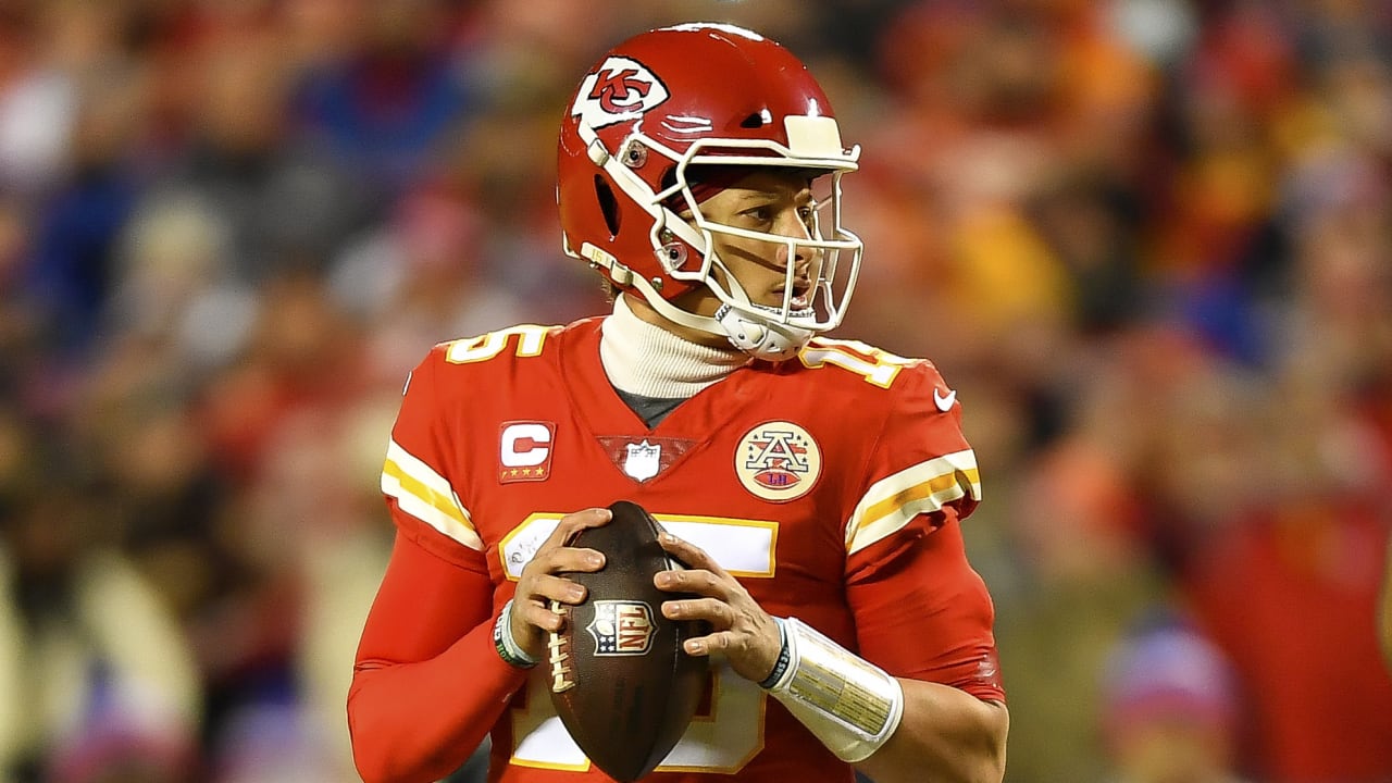 Kansas City Chiefs quarterback Patrick Mahomes drops arm to submarine ...