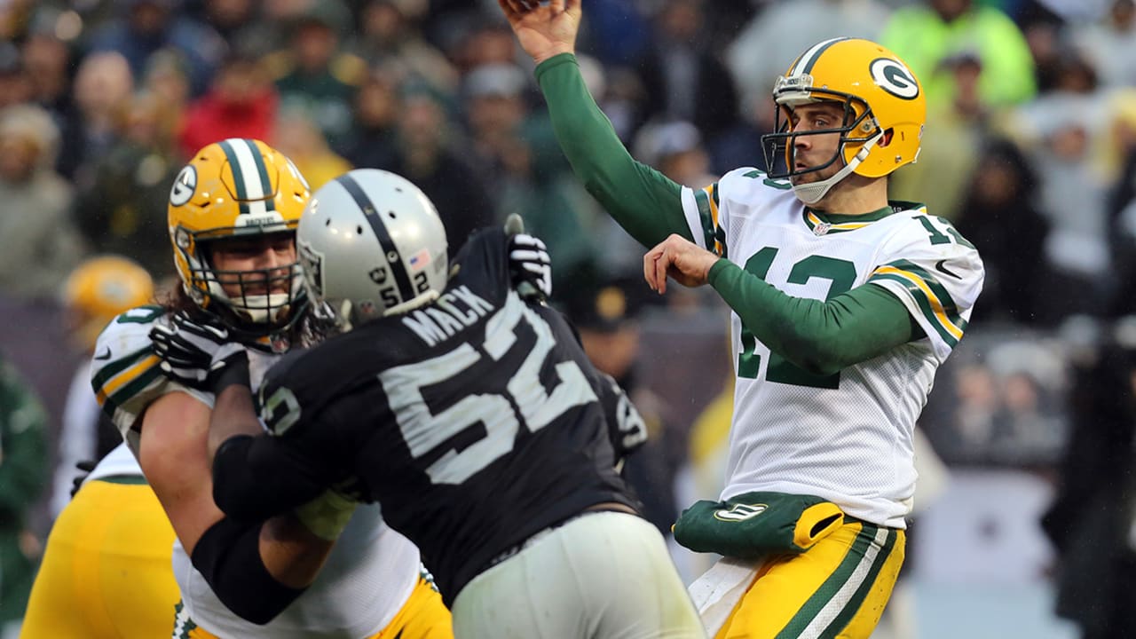Green Bay stays atop NFC North with win over Oakland