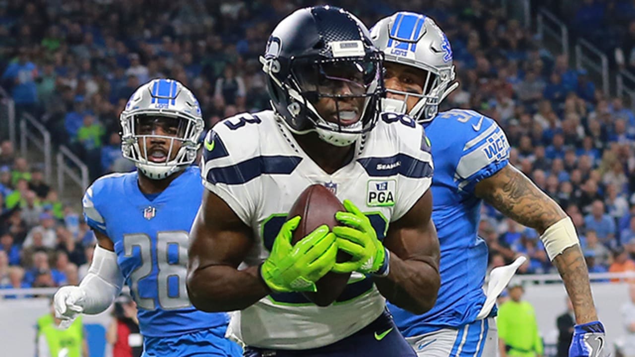 Moore outruns D to make incredible 45-yard catch