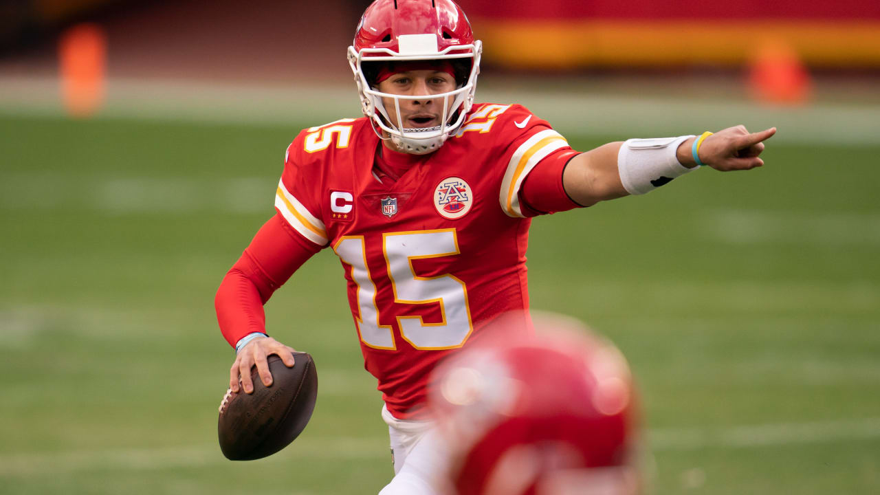 Tyreek Hill excited by Patrick Mahomes' play in practice: 'He's ...