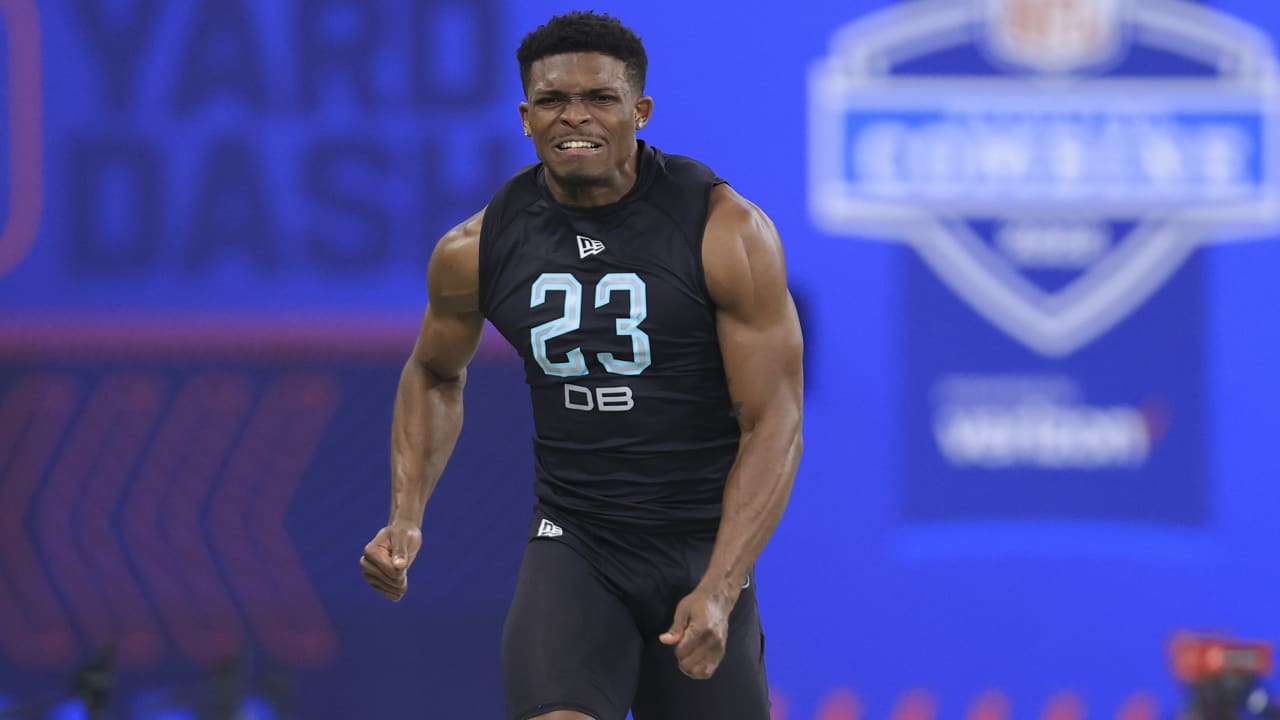 Cornerback Damarri Mathis runs official 4.39-second 40-yard dash at ...