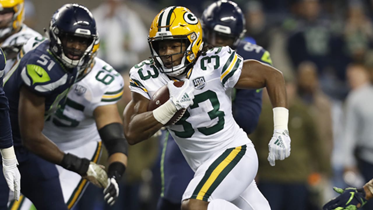 Aaron Jones trots in untouched for 8-yard TD