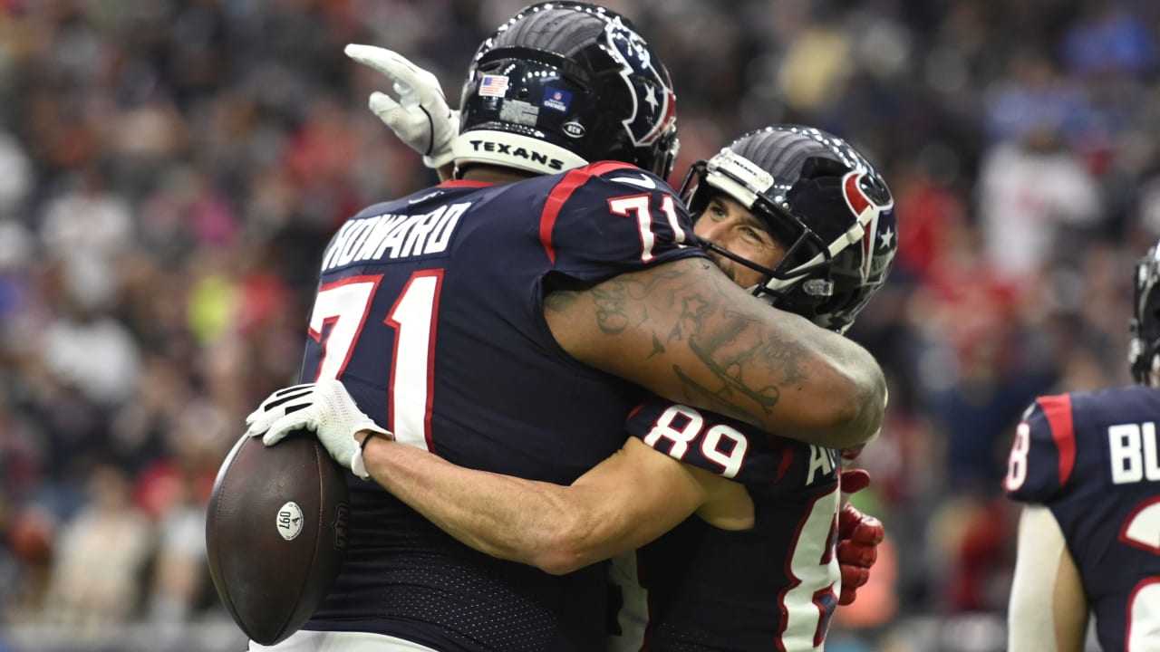 Houston Texans wide receiver Danny Amendola secures a two-point ...