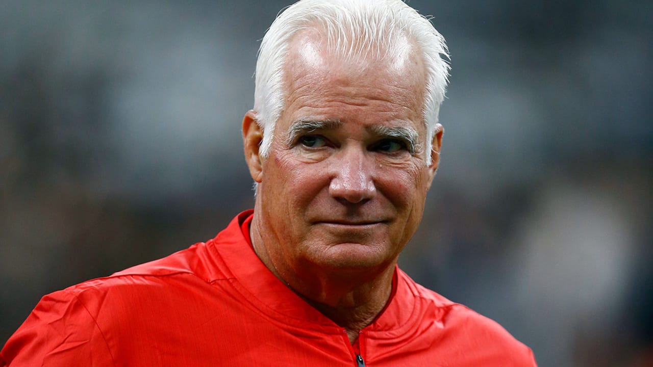 Buccaneers fire defensive coordinator Mike Smith