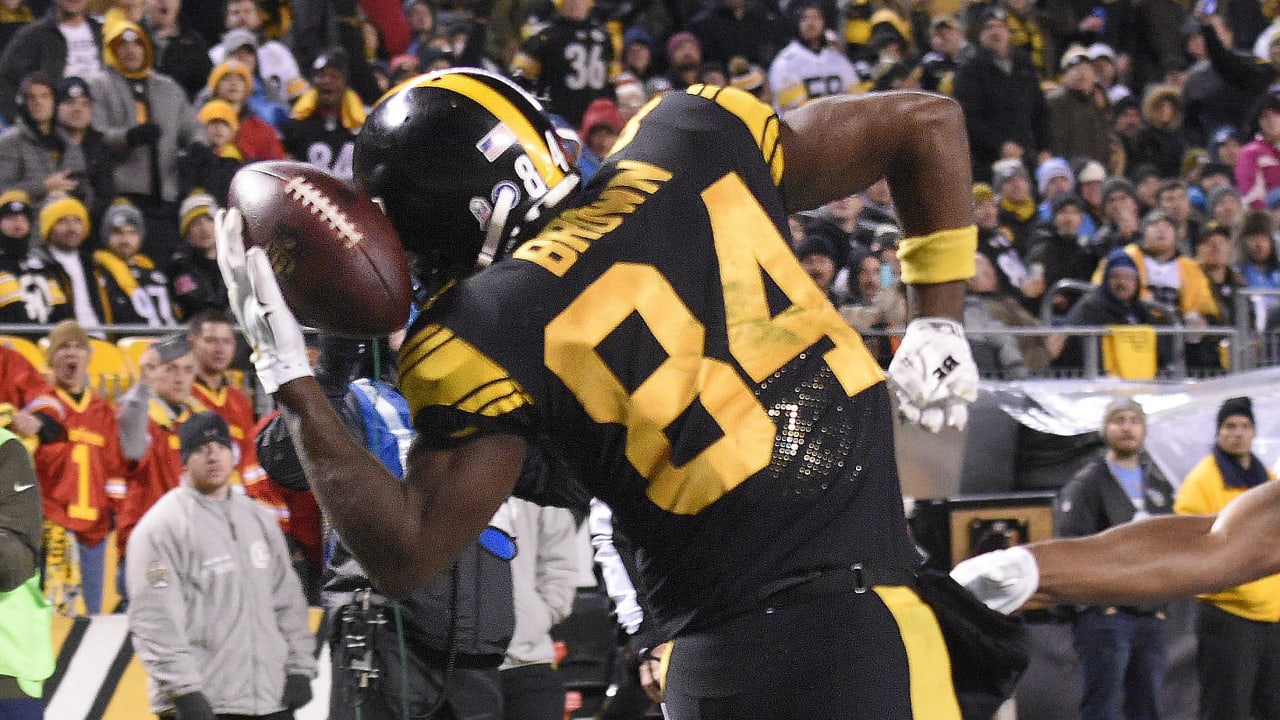 Social media reacts to Antonio Brown's amazing catch