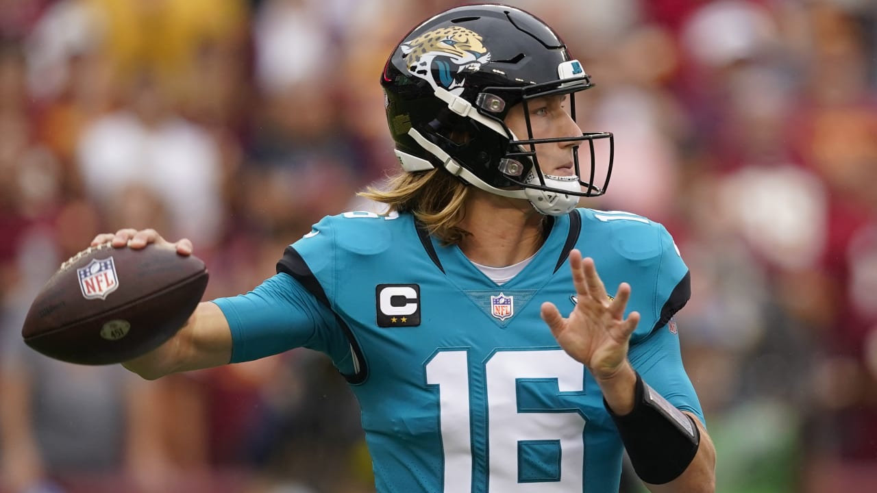 Jacksonville Jaguars quarterback Trevor Lawrence hits wide receiver ...
