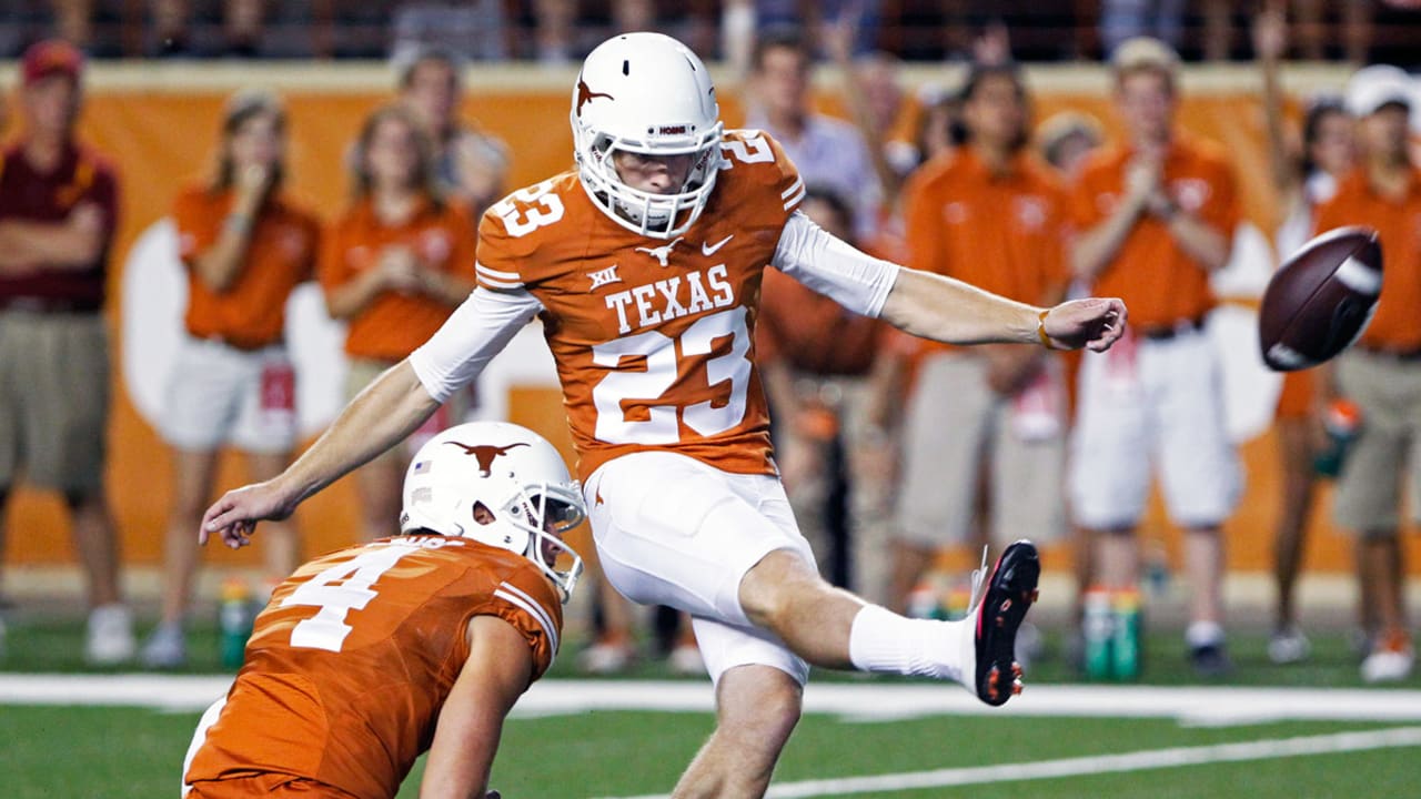 Texas Longhorns kicker makes amazing backflip field goal