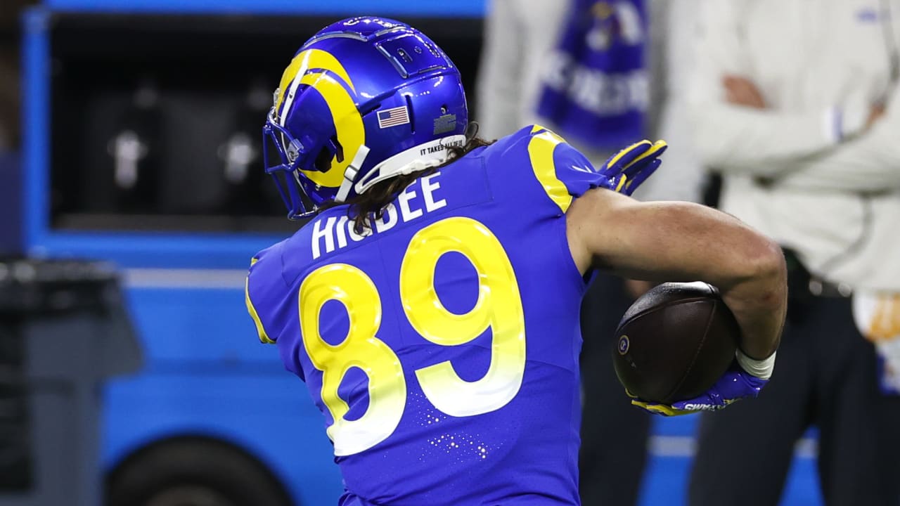 Los Angeles Rams quarterback Jared Goff hits tight end Tyler Higbee off ...