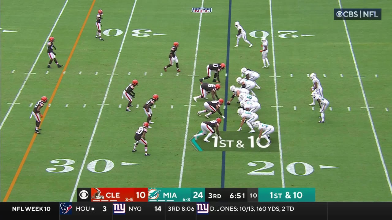 Cleveland Browns defensive back Denzel Ward climbs ladder for deep pass ...